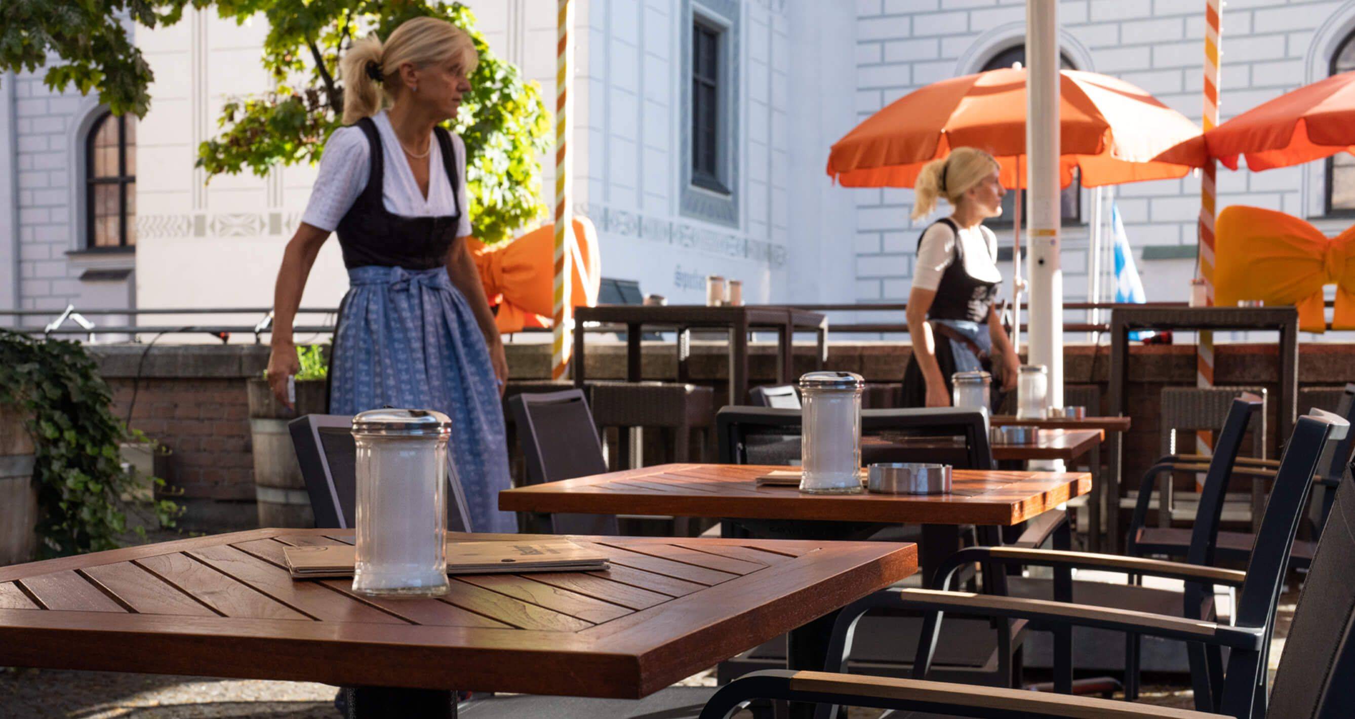 Referenz Möbel GO IN - Rischart Café am Markt